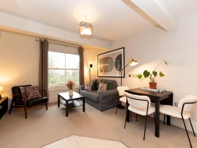 Apartment at Oak Hill, Greater London