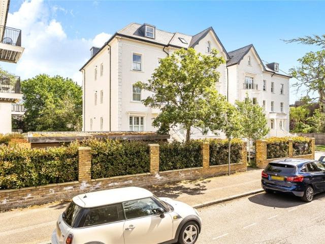 Apartment at Oak Hill Road, Greater London