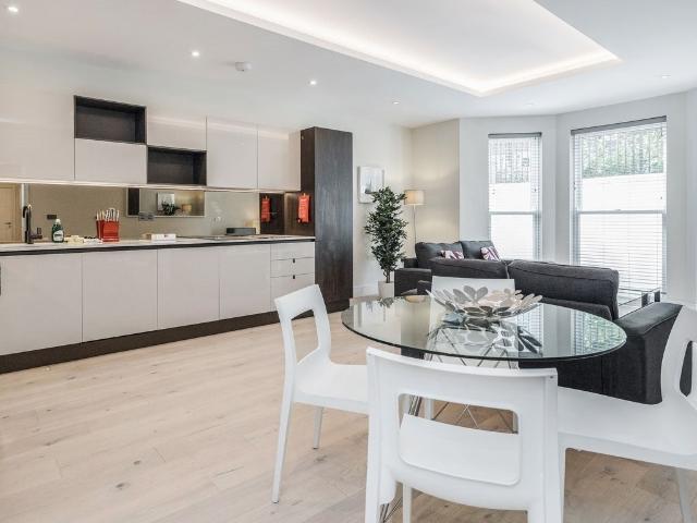 Apartment at Oak Hill Road, Greater London