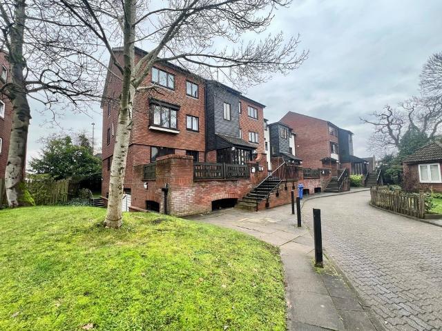 Apartment at Oakdene Close, London