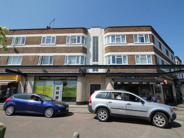 Apartment at Oakengrange Drive, Southend on Sea