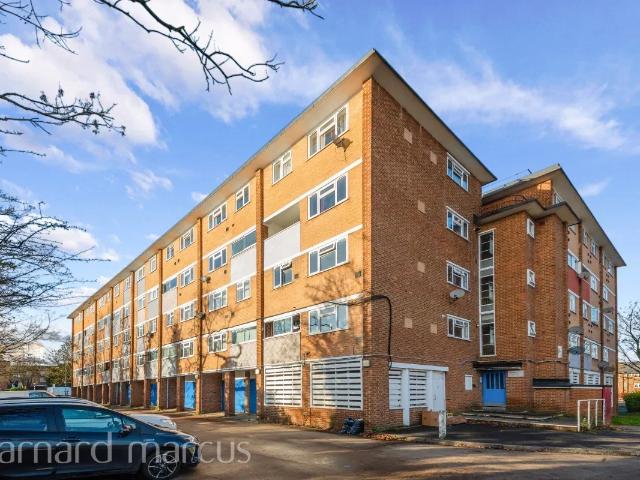 Apartment at Oakfield Close, Greater London