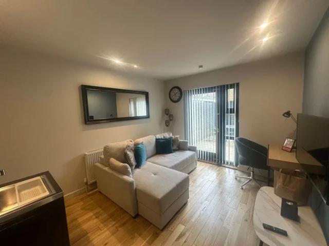 Apartment at Oakfield Street, Cardiff