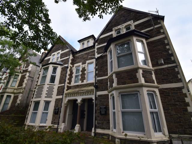 Apartment at Oakfield Street, Cardiff