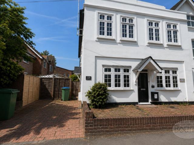 Apartment at Oakfield Road, Elmbridge