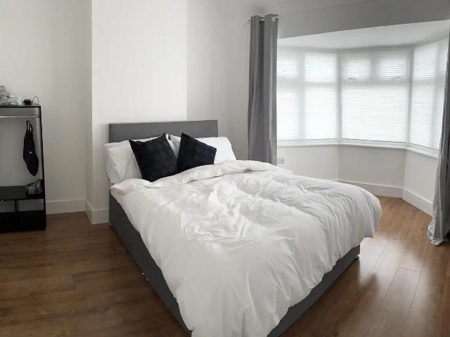 Apartment at Oakington Manor Drive, Greater London