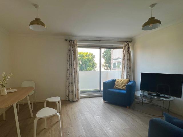 Apartment at Oakley Avenue, Greater London