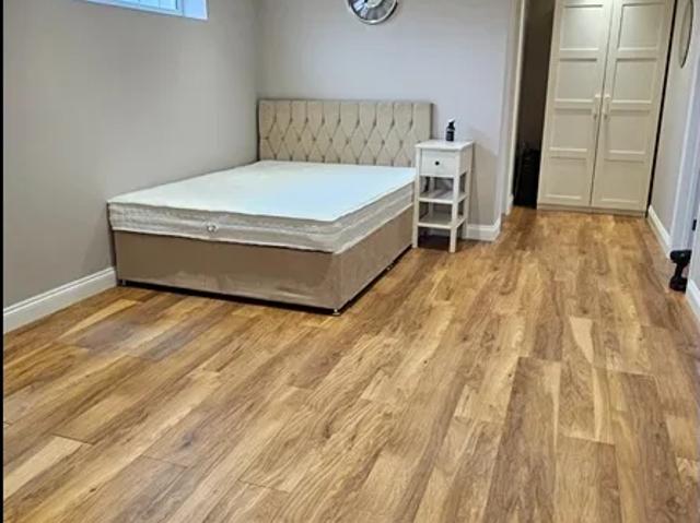Apartment at Oakley Avenue, Greater London
