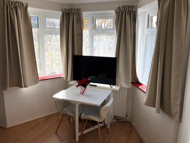 Apartment at Oakley Avenue, Greater London