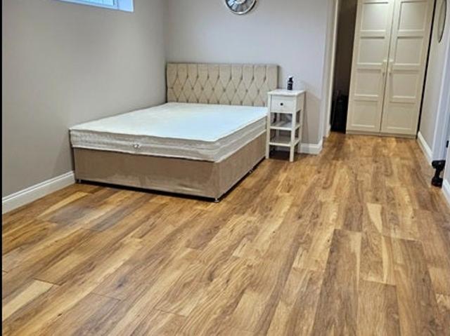 Apartment at Oakley Avenue, Greater London