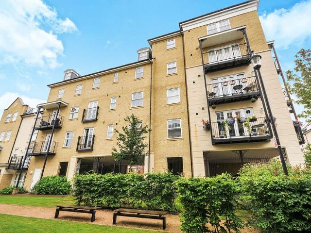 Apartment at Oakley Road, Greater London