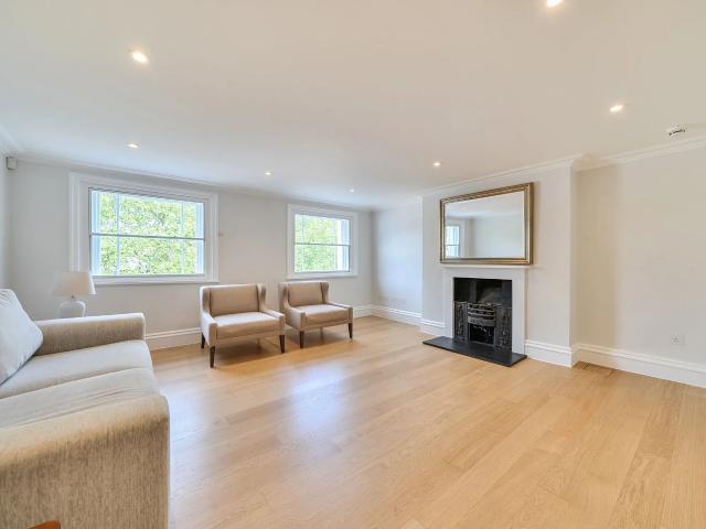 Apartment at Oakley Street, Greater London