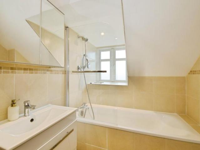 Apartment at Oakleigh Road North, London