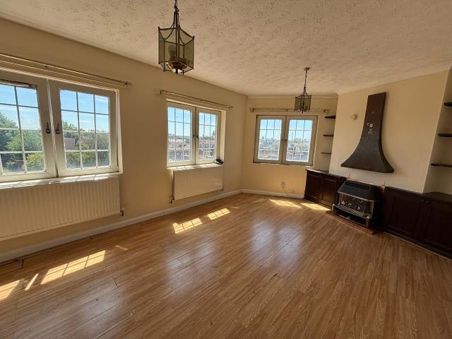Apartment at Oaks Lane, Greater London
