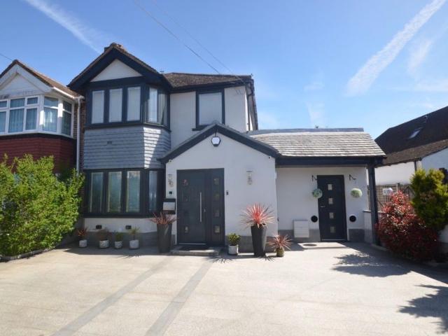 Apartment at Oaks Road, Borough of Spelthorne