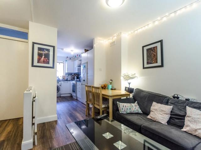 Apartment at Oakshott Court, Greater London