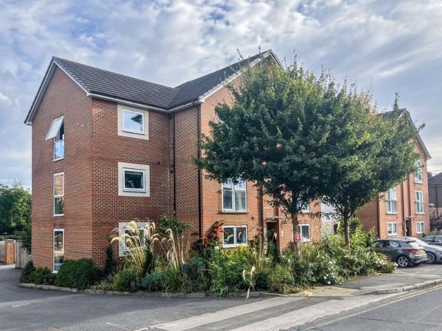 Apartment at Oakridge Road, High Wycombe