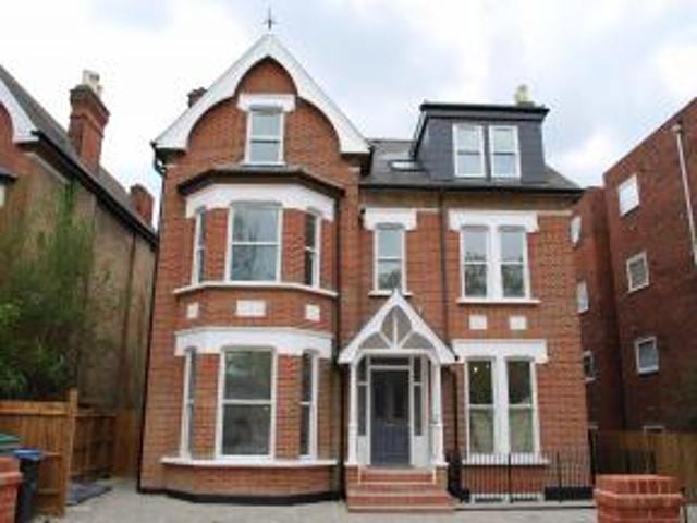 Apartment at Oakwood Avenue, Greater London