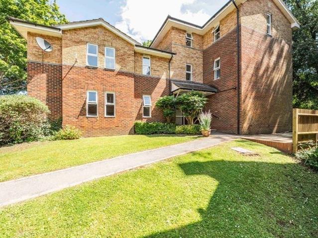 Apartment at Oakwood Close, Winchester