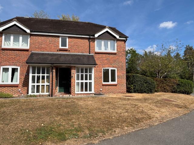 Apartment at Oakwood Close, Chichester