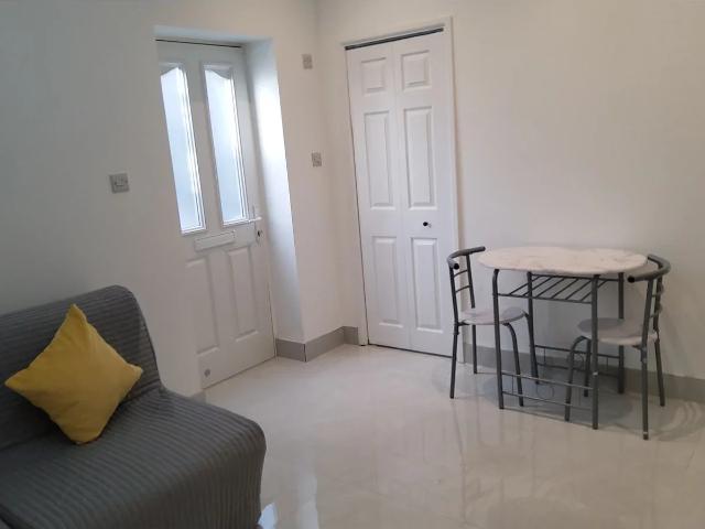 Apartment at Oaktree Crescent, Bristol