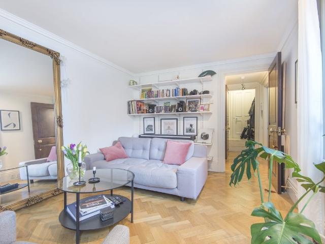 Apartment at Observatory Gardens, Greater London
