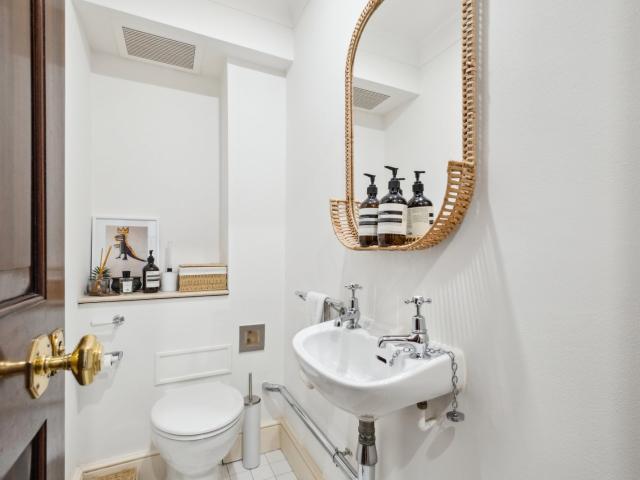 Apartment at Observatory Gardens, Greater London