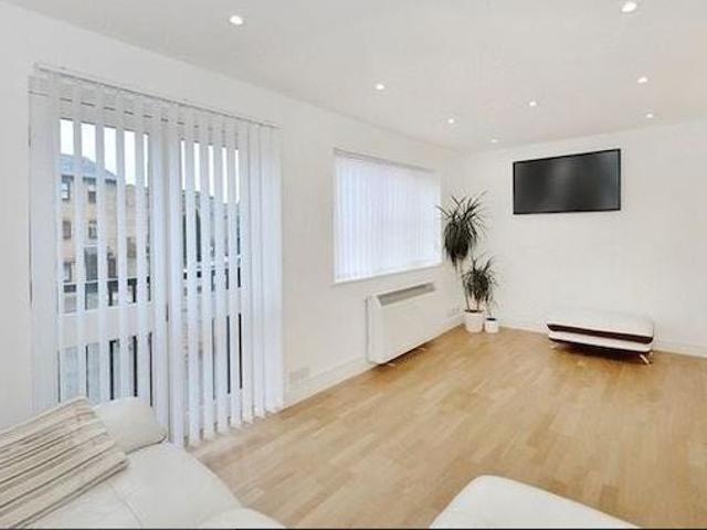 Apartment at Observatory Mews, Greater London