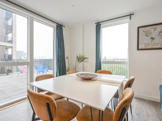 Apartment at Olympic Park Avenue, Greater London