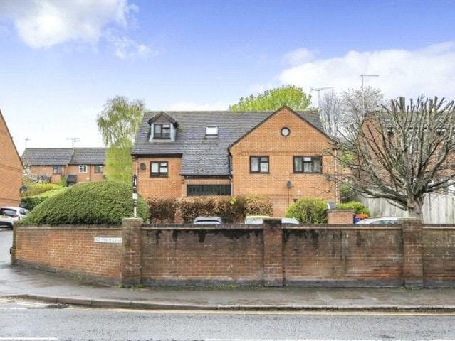 Apartment at Old Coach Drive, Loudwater