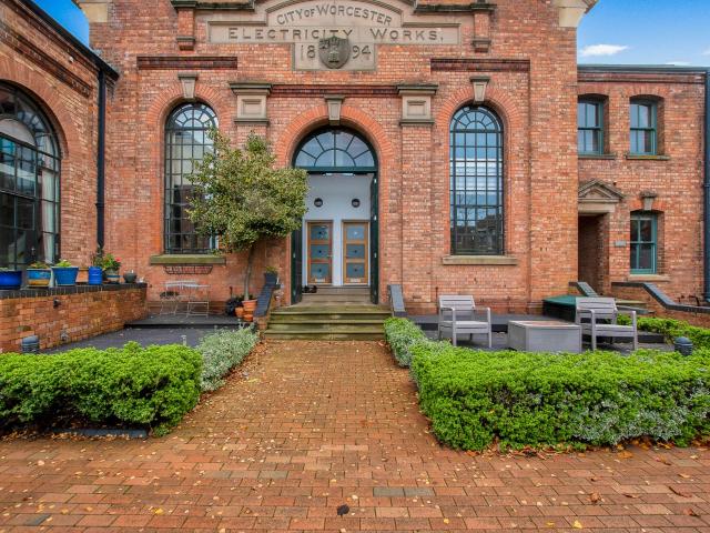 Apartment at Old Road, Worcester