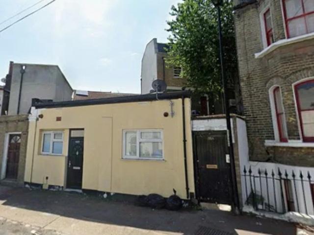 Apartment at Old Woolwich Road, Greater London