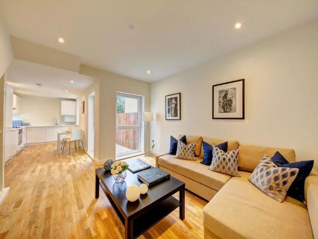 Apartment at Old York Road, Greater London