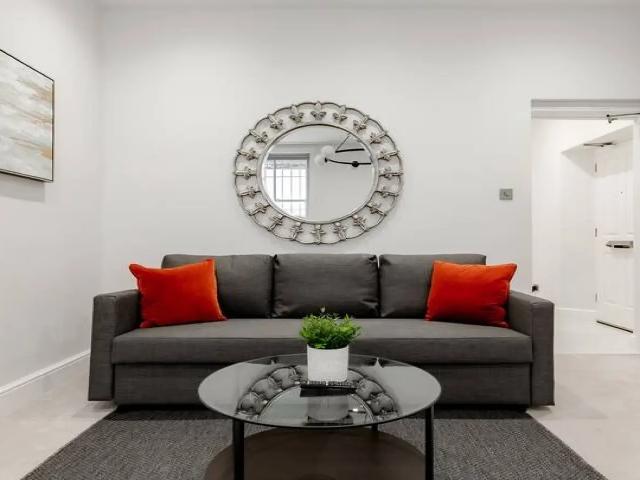Apartment at Oldbury Place, City of Westminster