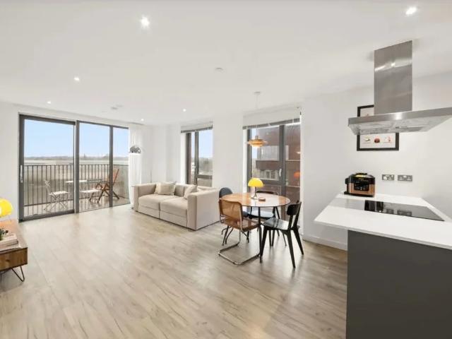 Apartment at Oldfield Lane North, Greater London