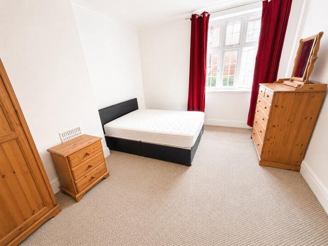 Apartment at Orangery Lane, Greater London