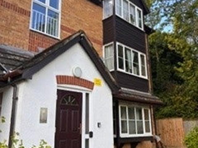 Apartment at Orchard Grove, Greater London