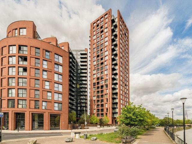 Apartment at Orchard Place, Greater London