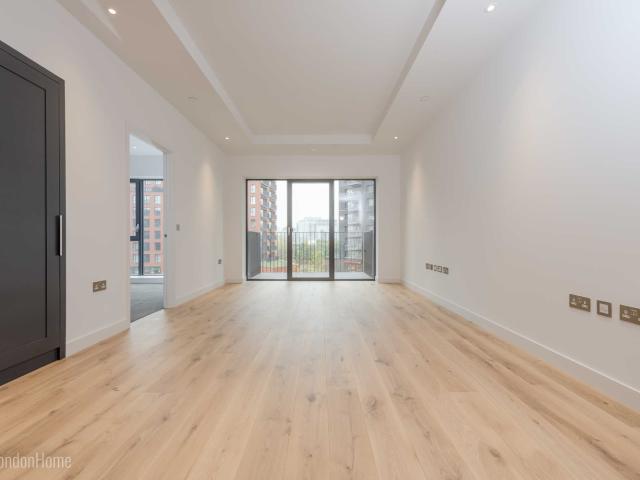 Apartment at Orchard Place, Greater London