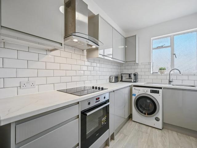 Apartment at Ormiston Grove, Greater London