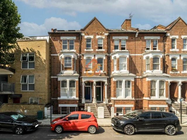 Apartment at Ormiston Grove, Greater London