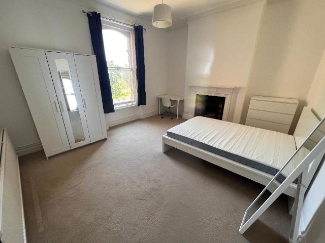 Apartment at Ormiston Grove, Greater London