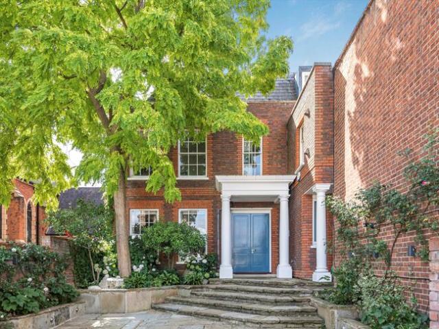 Apartment at Ormond Road, Greater London