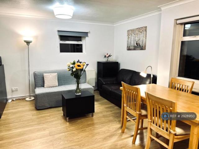 Apartment at Osterley Park View Road, Greater London