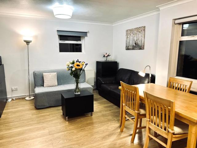 Apartment at Osterley Park View Road, Greater London