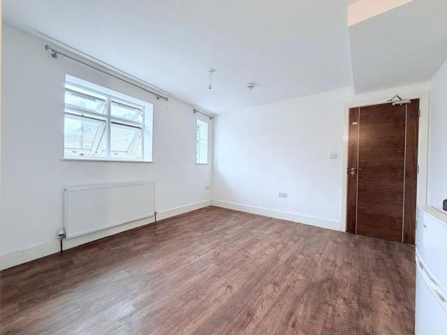 Apartment at Osborne Road, Greater London