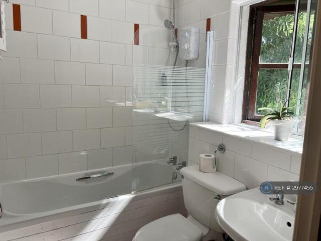 Apartment at Osprey Close, Hertsmere
