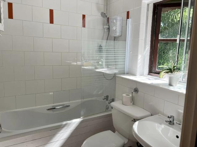 Apartment at Osprey Close, Hertsmere