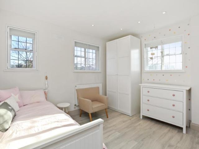 Apartment at Ossulton Way, London