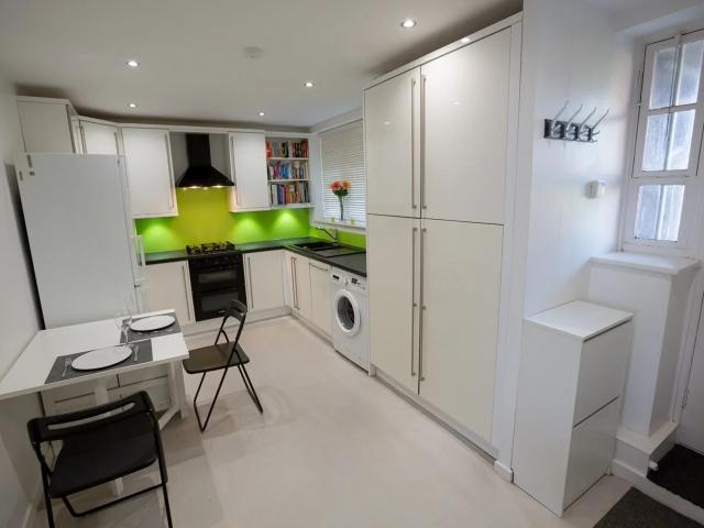 Apartment at Ossulston Street, Greater London